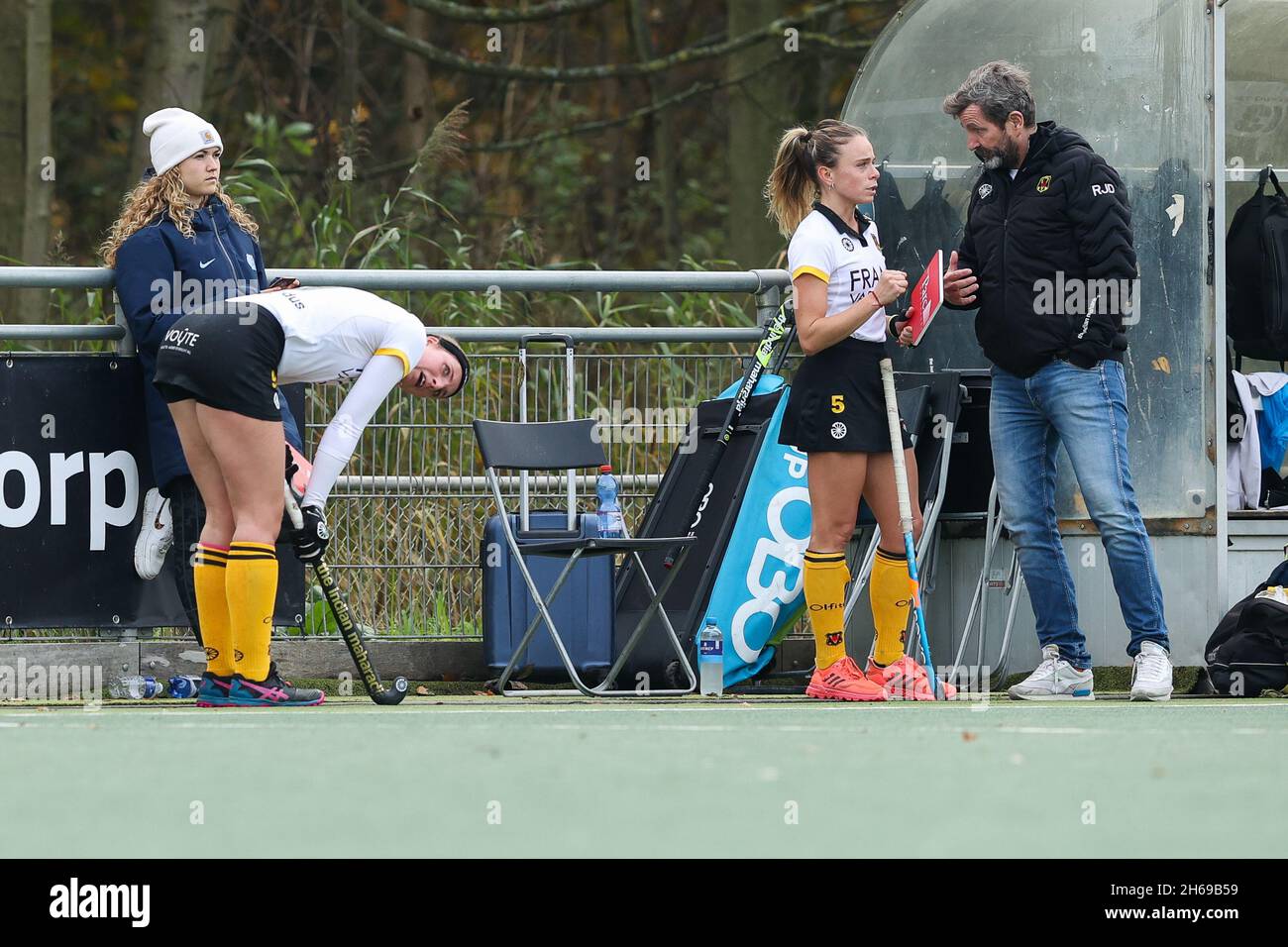 DEN HAAG, NETHERLANDS - NOVEMBER 14: Daphne Voormolen of Victoria ...