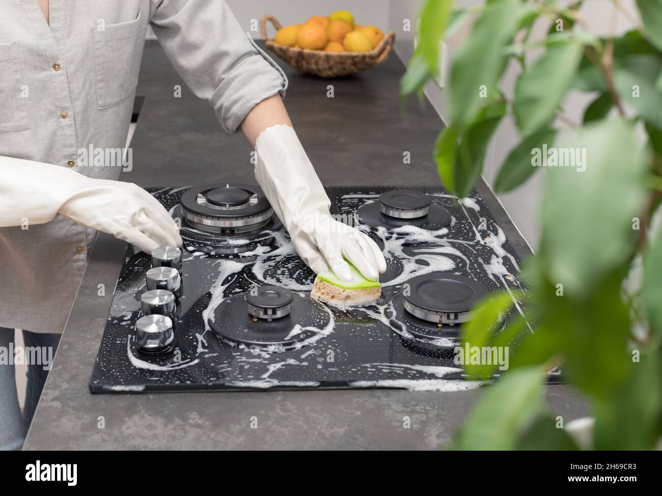 Home cleaning professional service hi-res stock photography and images ...