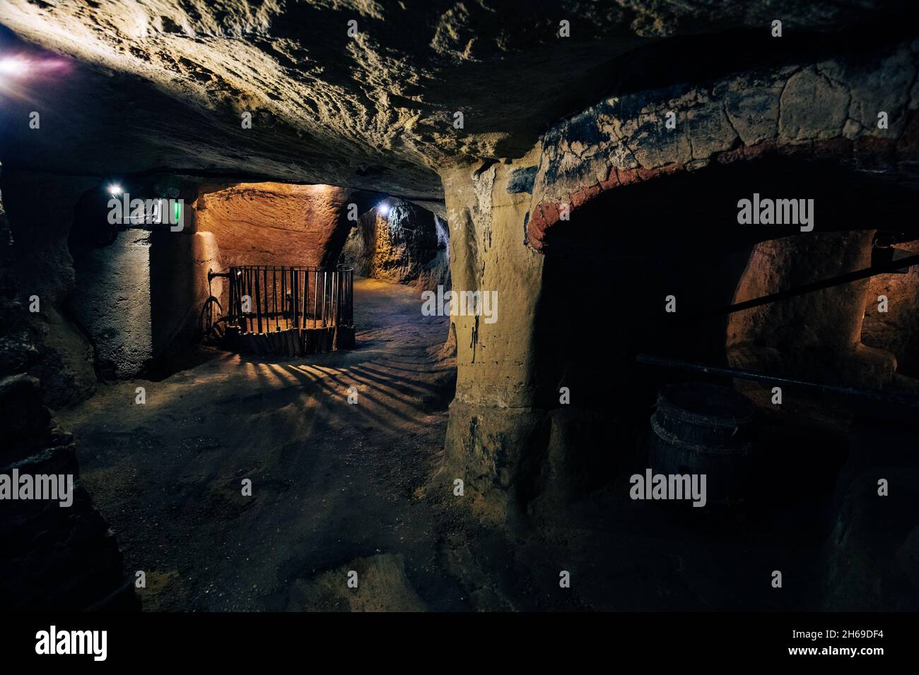 Underground caves, Castle Rock, Nottingham, England, UK Stock Photo - Alamy