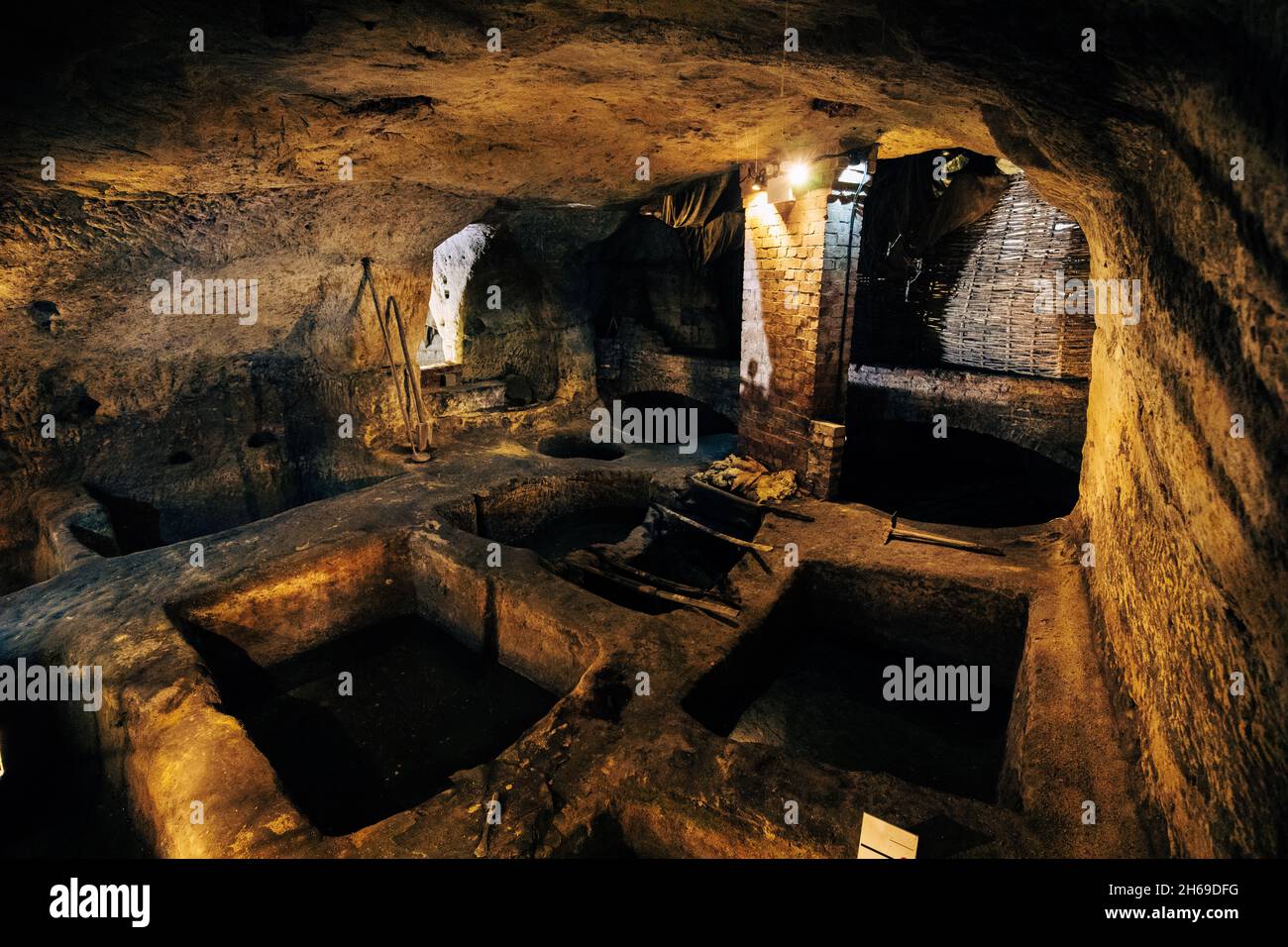 Underground caves, Castle Rock, Nottingham, England, UK Stock Photo - Alamy