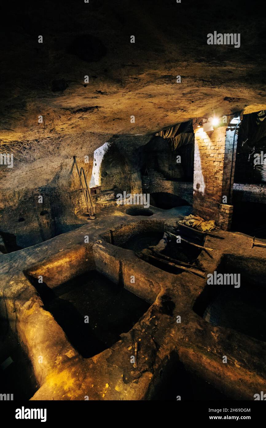 Underground caves, Castle Rock, Nottingham, England, UK Stock Photo - Alamy