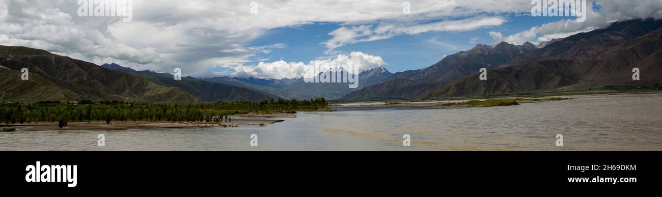 Lhasa River, Qinghai-Tibet Plateau, China Stock Photo - Alamy