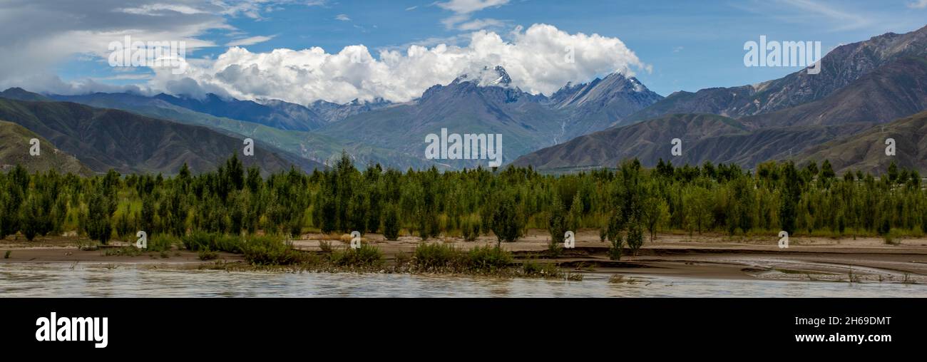 Lhasa River, Qinghai-Tibet Plateau, China Stock Photo - Alamy