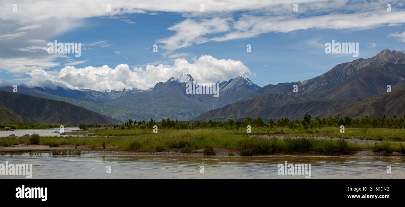Lhasa River, Qinghai-Tibet Plateau, China Stock Photo - Alamy