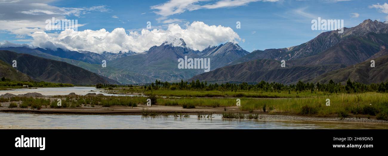 Lhasa River, Qinghai-Tibet Plateau, China Stock Photo - Alamy