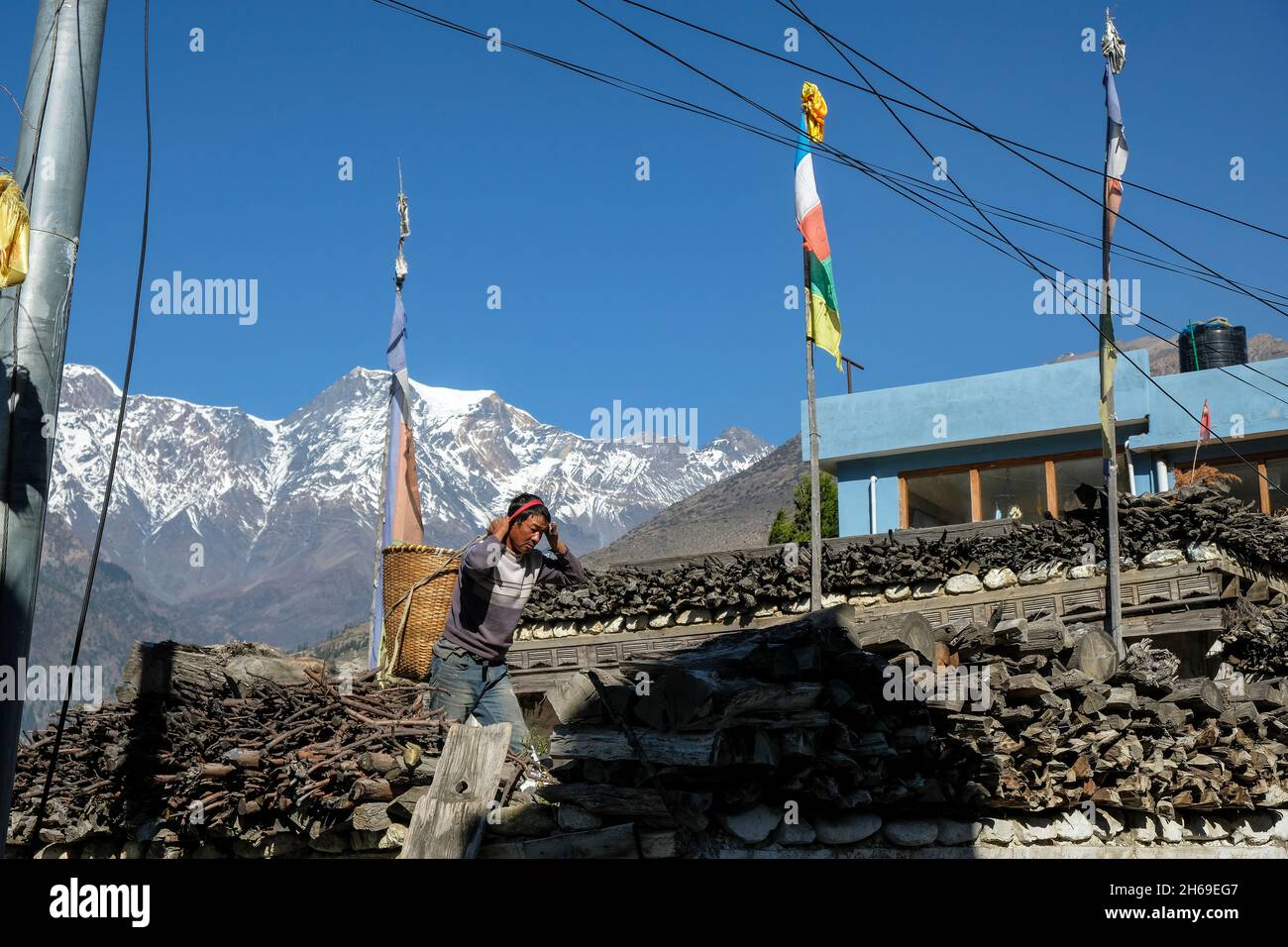 Thini, Nepal - November 2021: A man carrying apples in the Thini ...