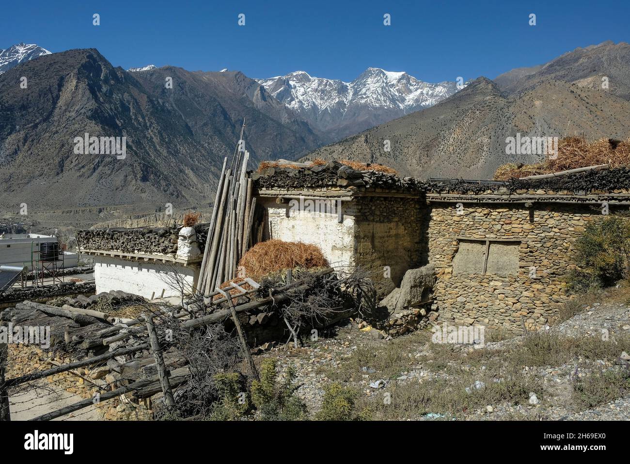 Thini village in Lower Mustang, Nepal Stock Photo - Alamy