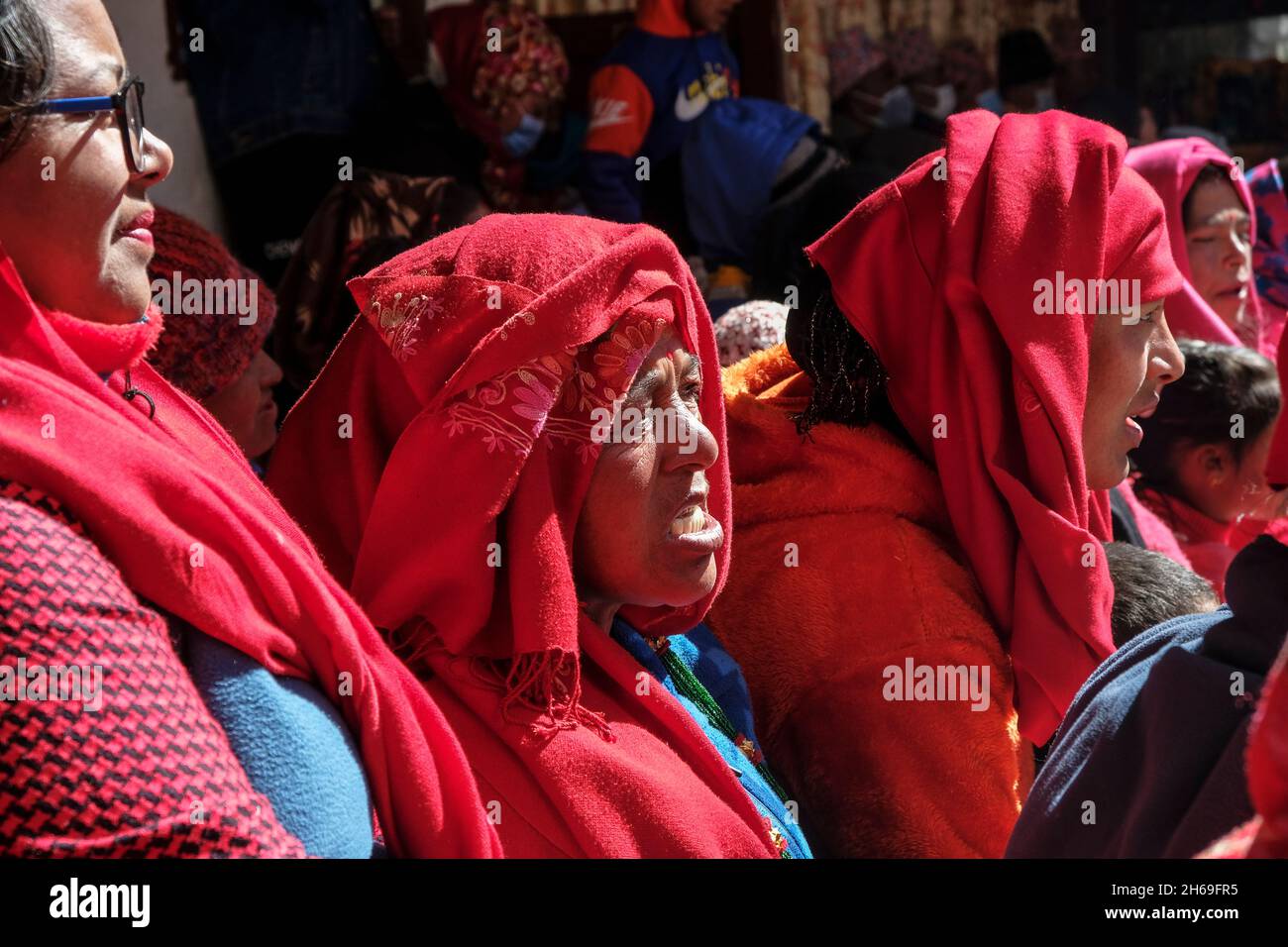 Nepal women dance buddhist hi-res stock photography and images - Alamy