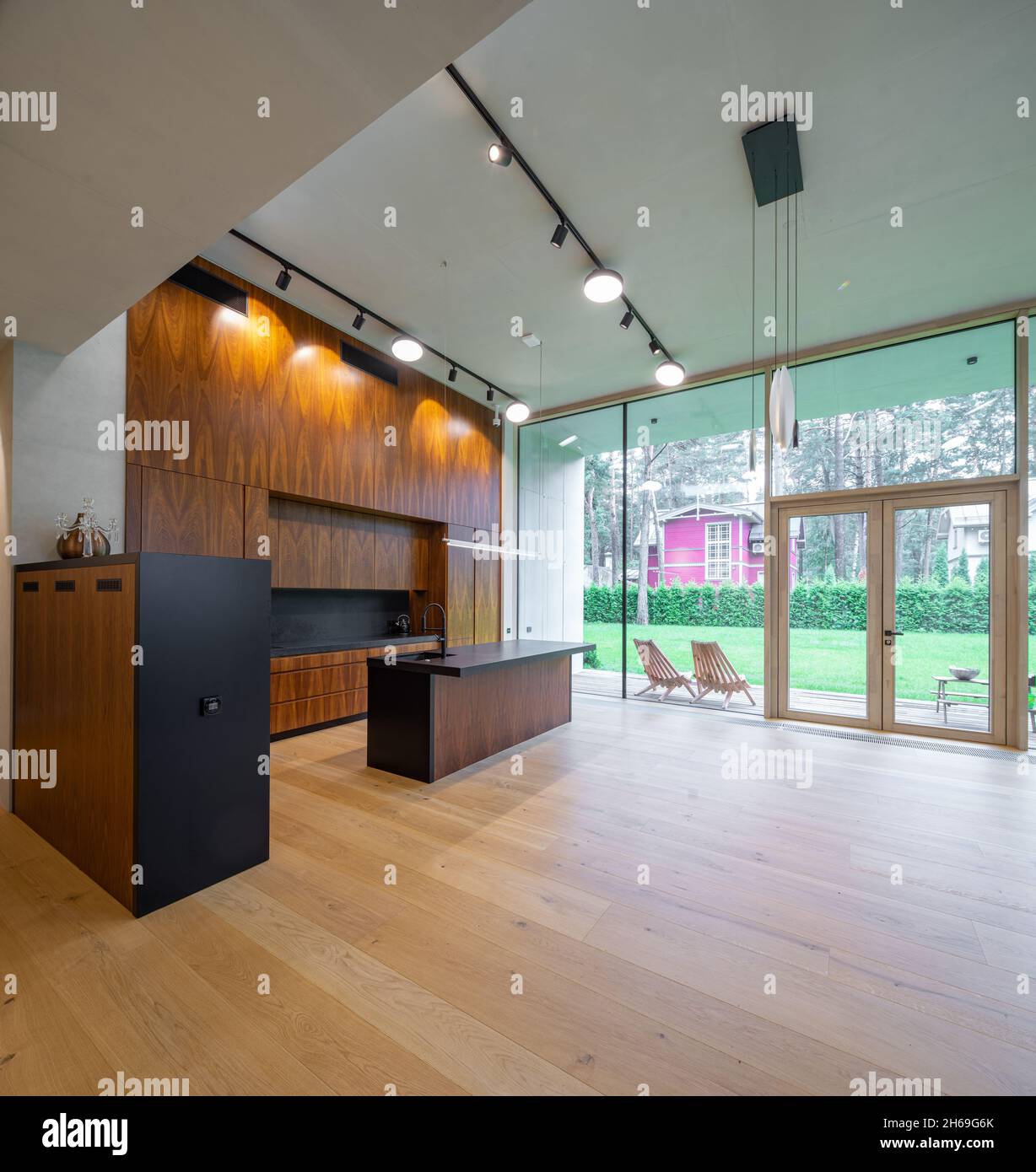 Modern kitchen interior garden view hi-res stock photography and images ...