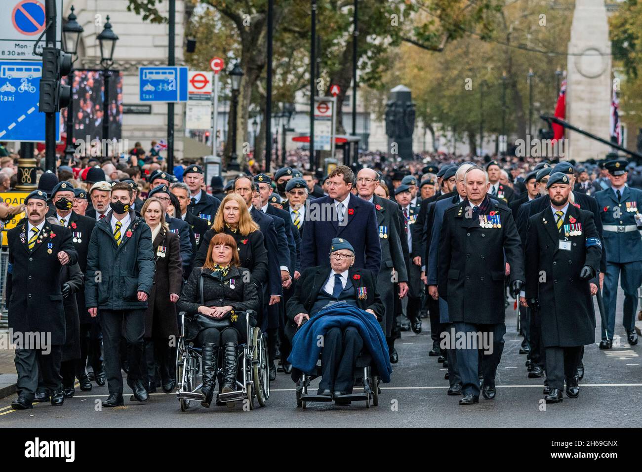 London, UK. 14th Nov, 2021. Veterans march past after the poppy laying ...
