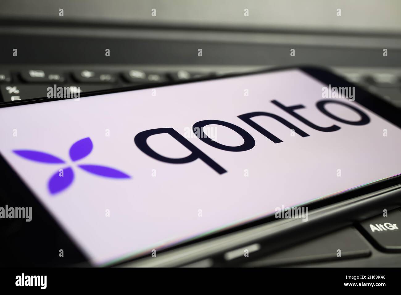 Qonto logo hi-res stock photography and images - Alamy