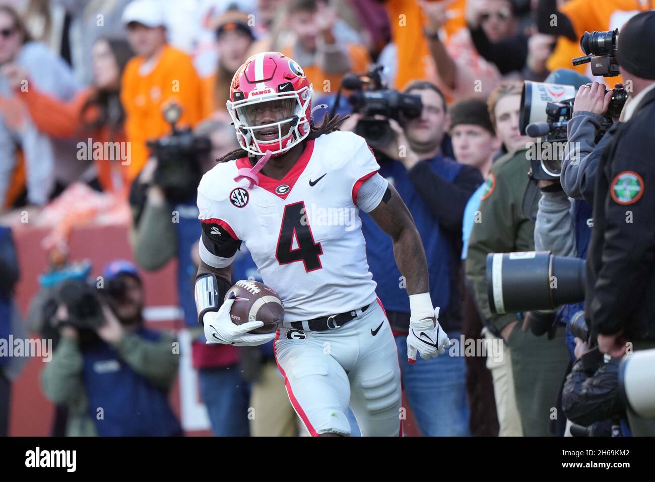 November 13, 2021: James Cook #4 of the Georgia Bulldogs runs the ball ...