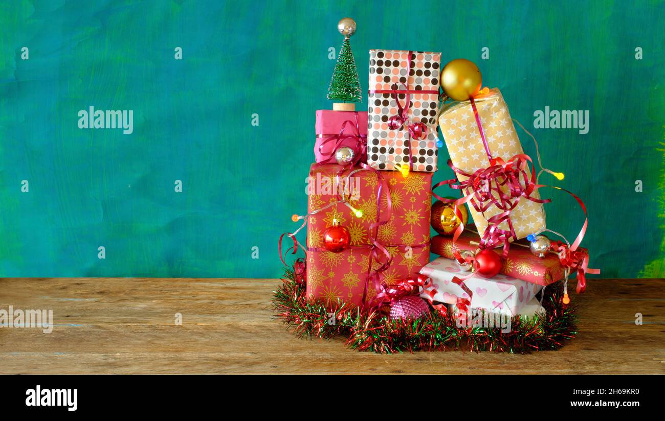 Opened christmas presents hi-res stock photography and images - Alamy