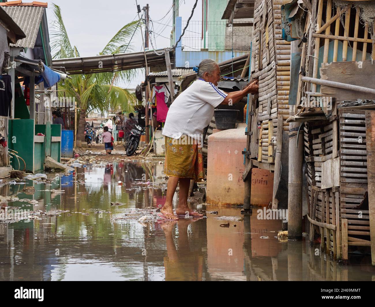 Tangerang Regency, Banten, Indonesia. 12th Nov, 2021. Local folk ...