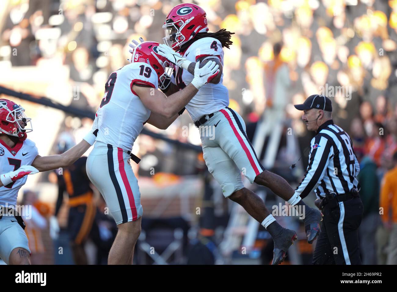 November 13, 2021: James Cook #4 of the Georgia Bulldogs runs the ball ...