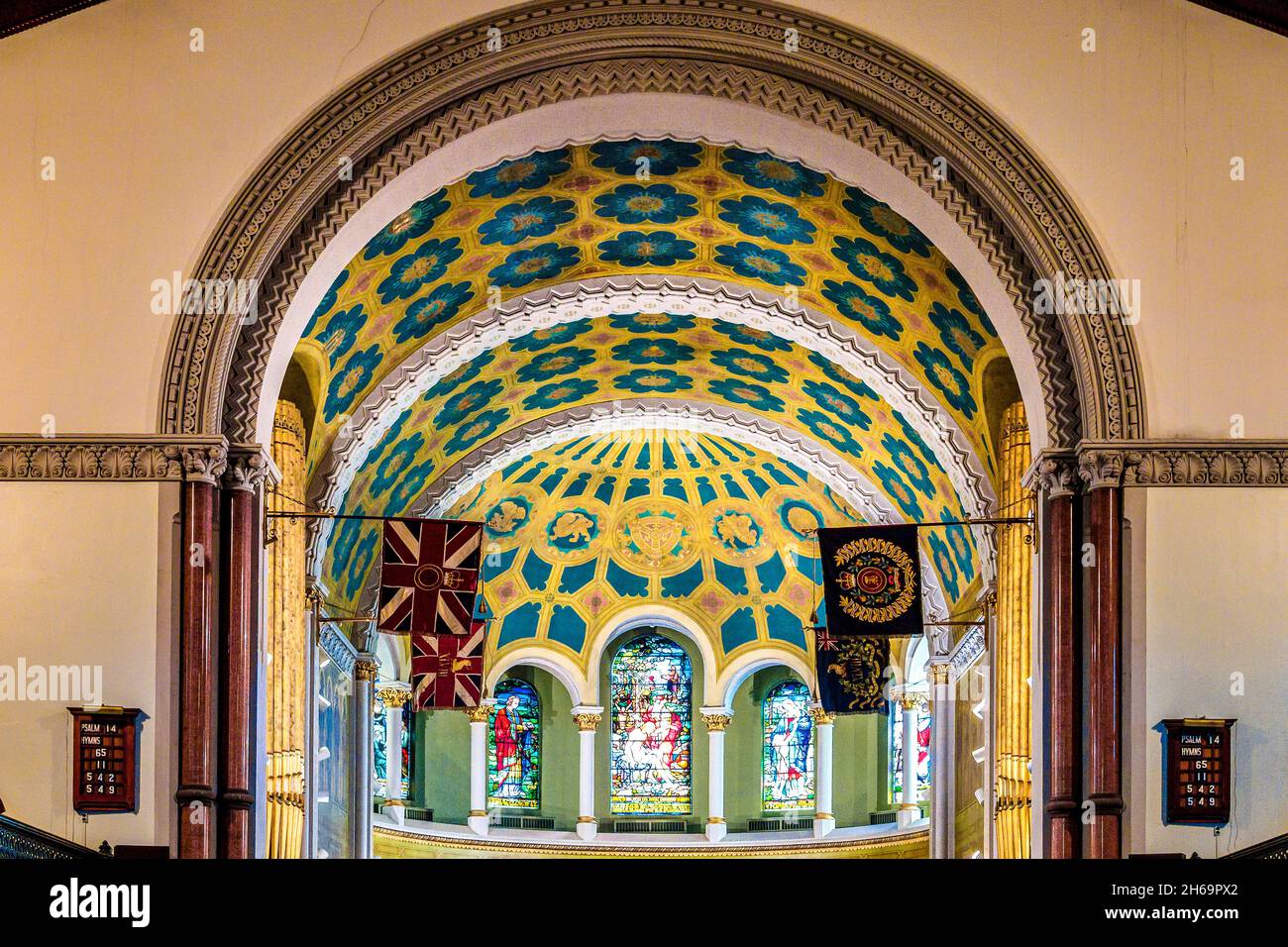 Interior architecture in Saint Andrew Presbyterian Church, Toronto ...