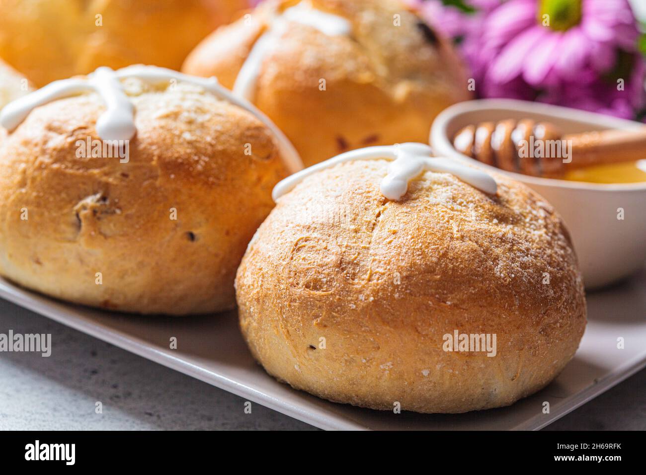 Hot cross bun plate hi-res stock photography and images - Alamy