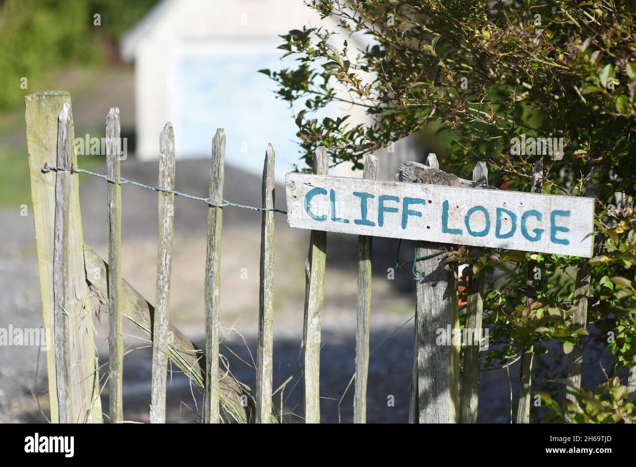 House name plate lodge hi-res stock photography and images - Alamy