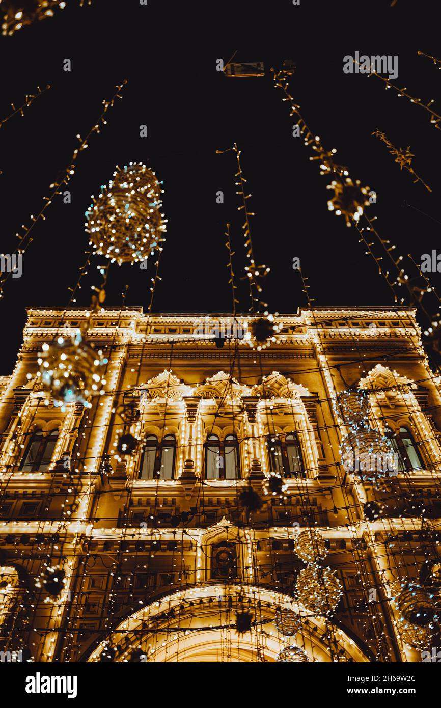 Beautiful blurry golden circle hi-res stock photography and images - Alamy