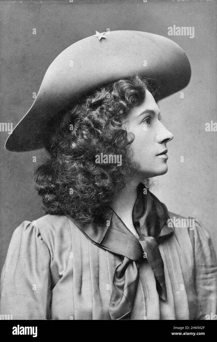 Annie Oakley - c1903 Stock Photo - Alamy