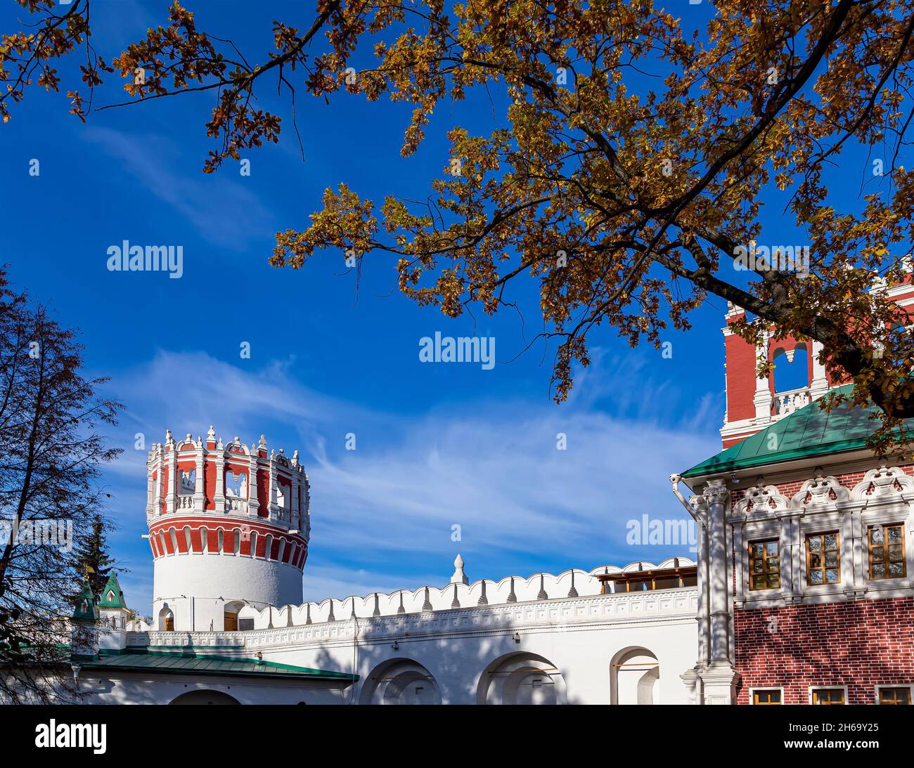 Novodevichy convent (Bogoroditse-Smolensky monastery) on a sunny autumn ...