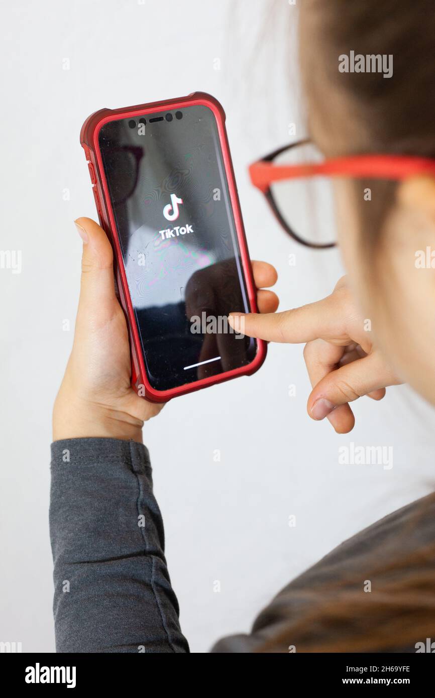 Mobile phone and kids Stock Photo - Alamy