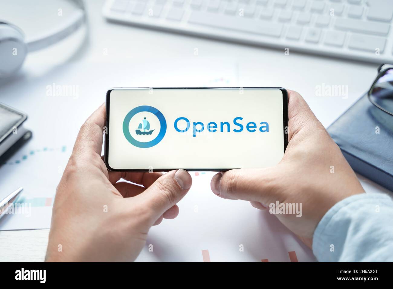 Opensea logo hi-res stock photography and images - Alamy