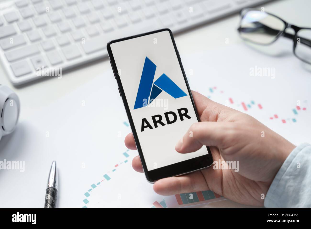 Decentralized service logo hi-res stock photography and images - Alamy