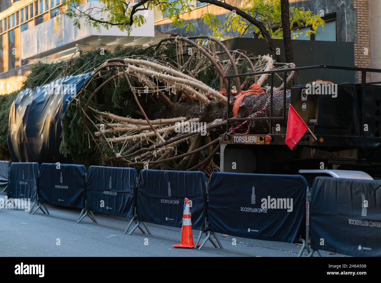 New York City, USA. 13th Nov, 2021. The 70 foot tall, 46 foot in ...