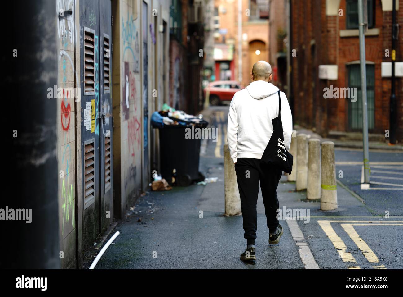 Back person walking in city hi-res stock photography and images - Alamy