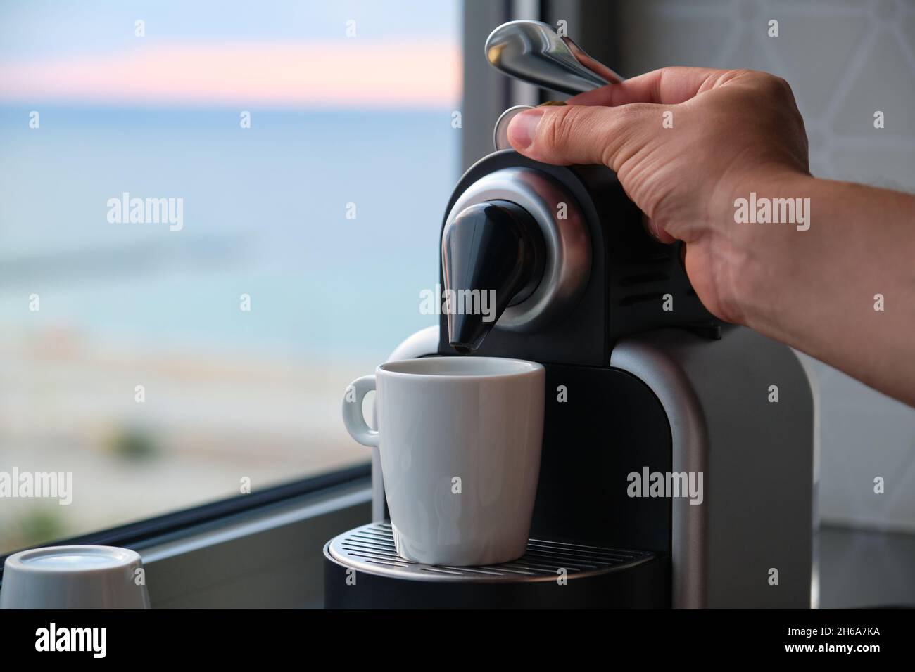 Hand preparing coffee in a coffee machine with capsules Stock Photo - Alamy