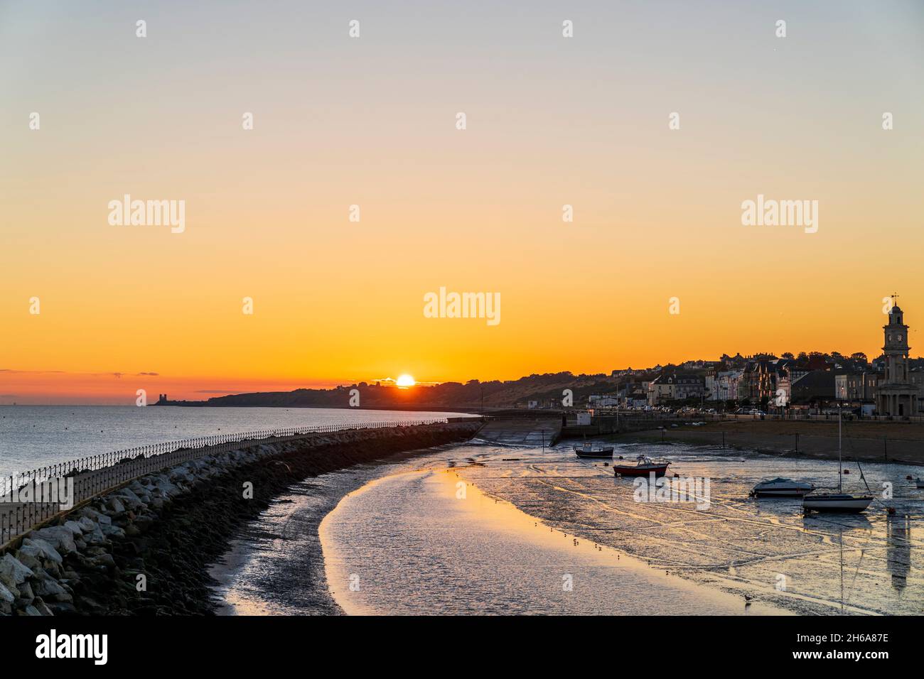 The seafront and harbour of the resort town, Herne Bay during low tide ...