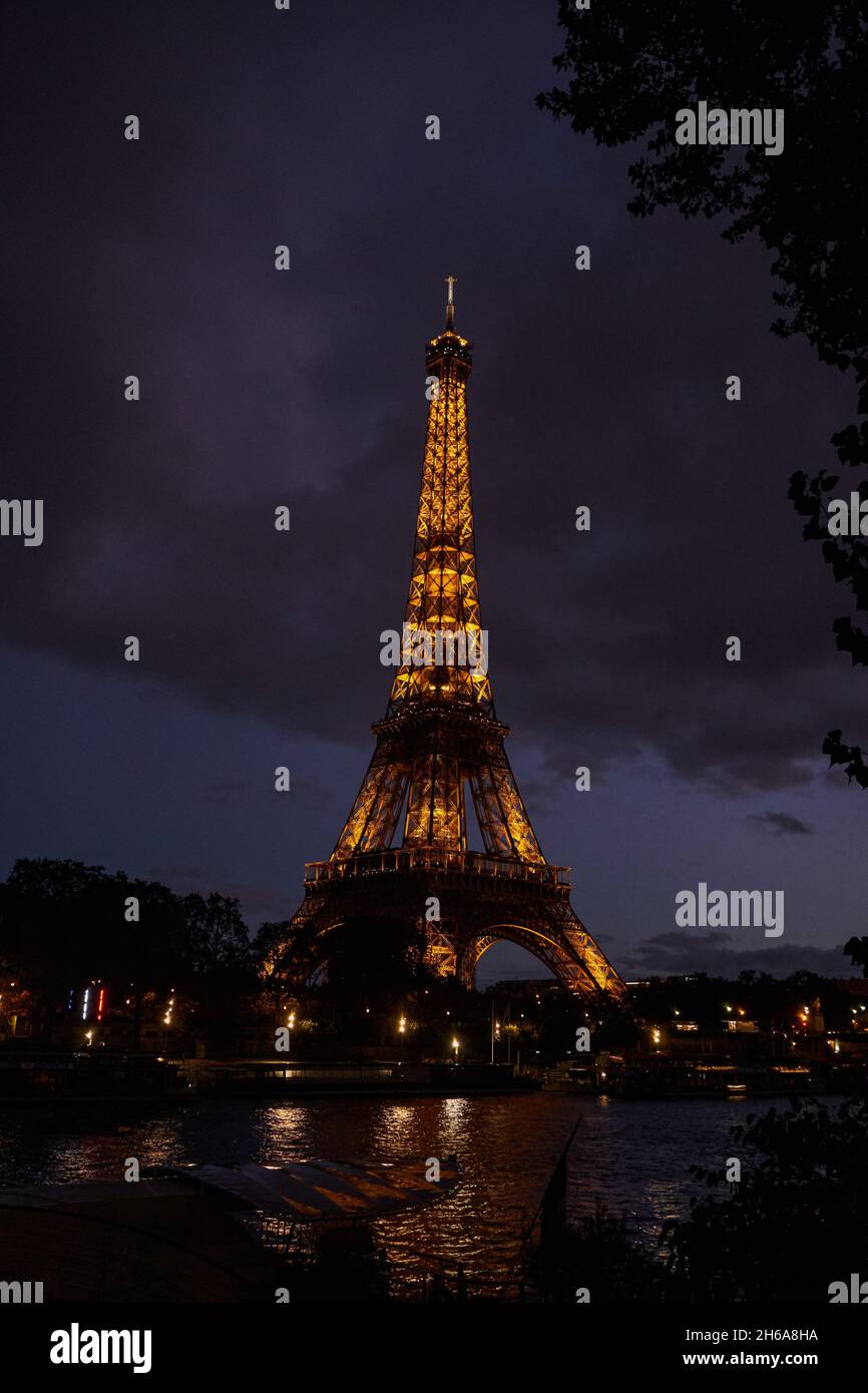 Seine riverfront hi-res stock photography and images - Alamy