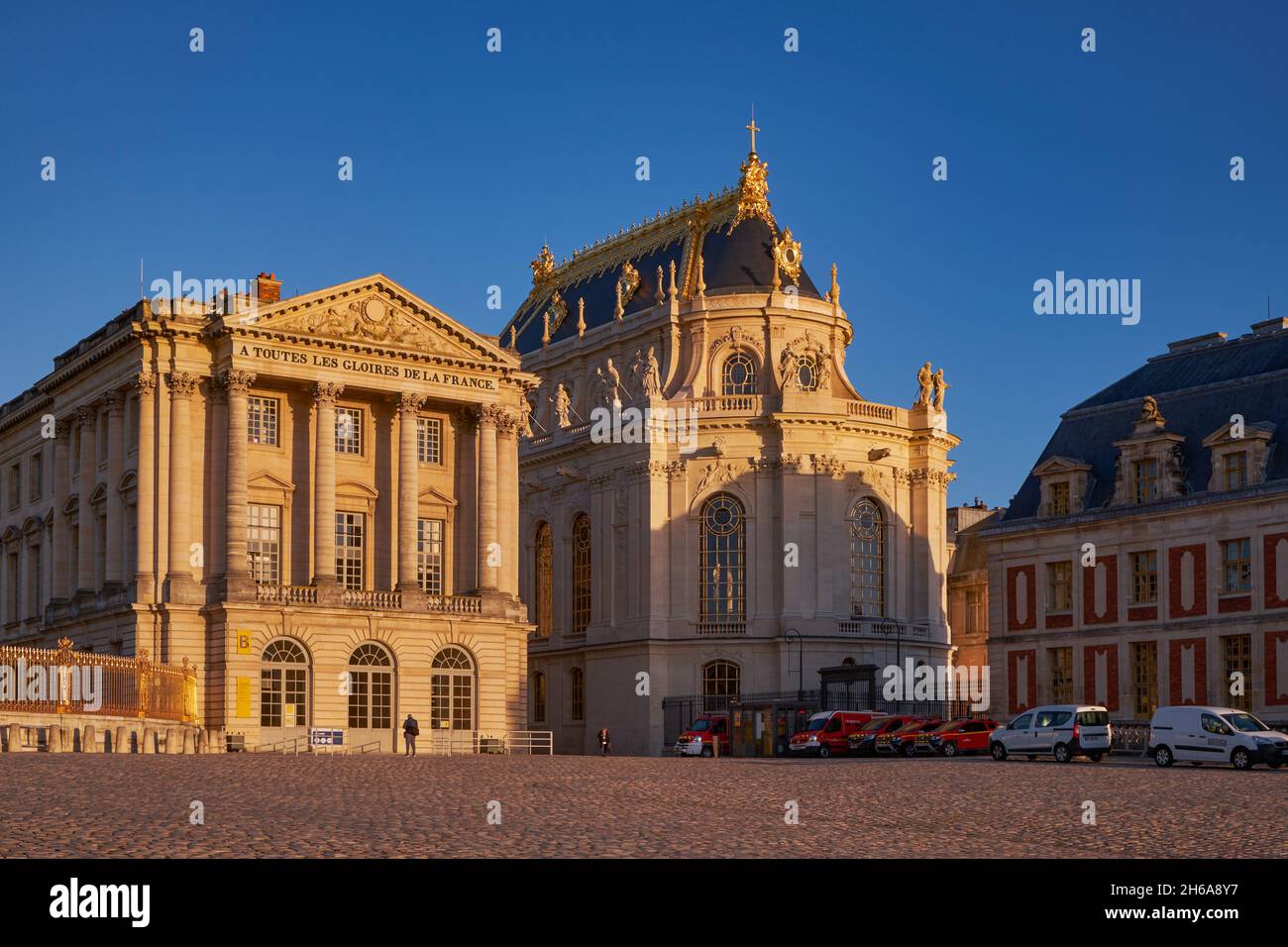 The Beautiful Facade of Chateau de Versailles (Palace of Versailles ...