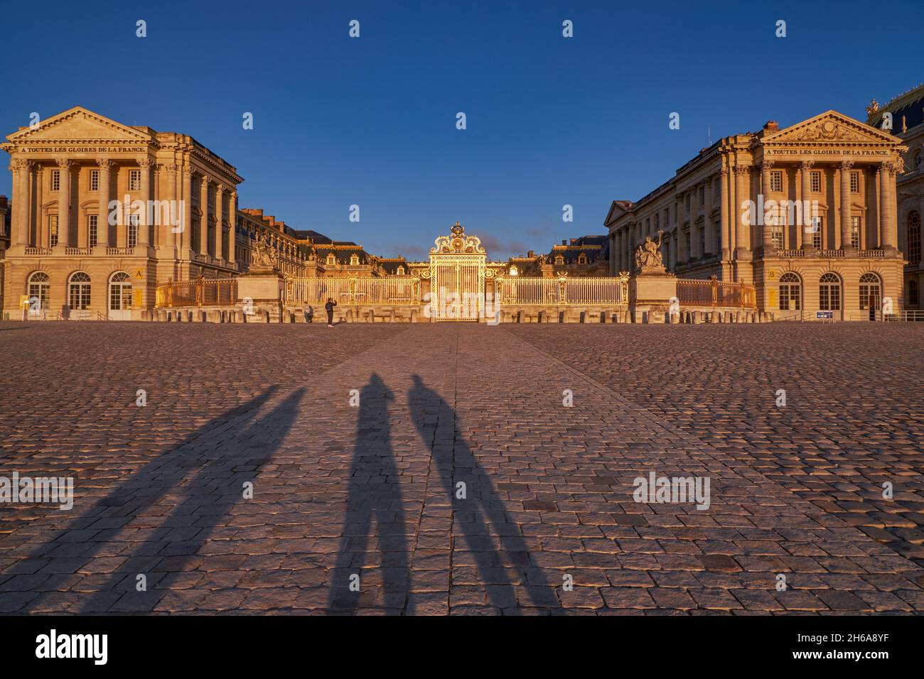 The Beautiful Facade of Chateau de Versailles (Palace of Versailles ...