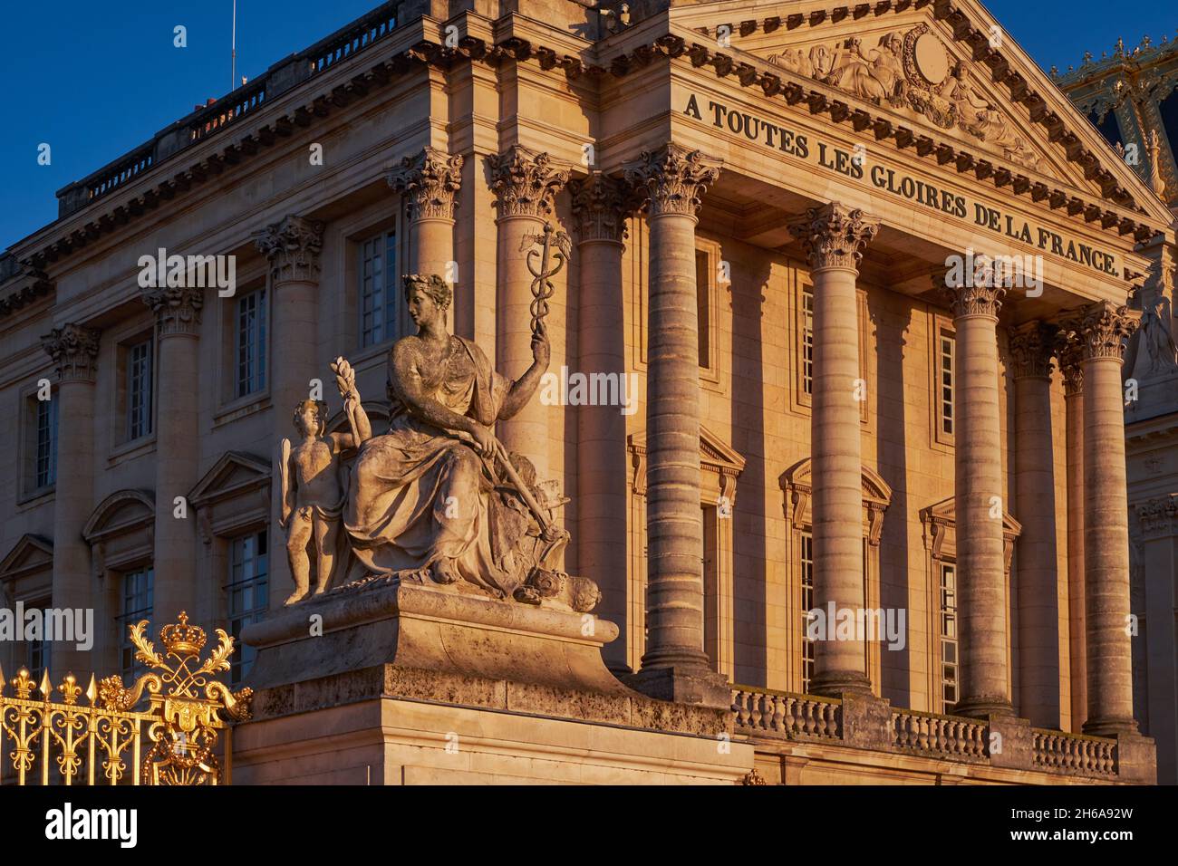 The Beautiful Facade of Chateau de Versailles (Palace of Versailles ...