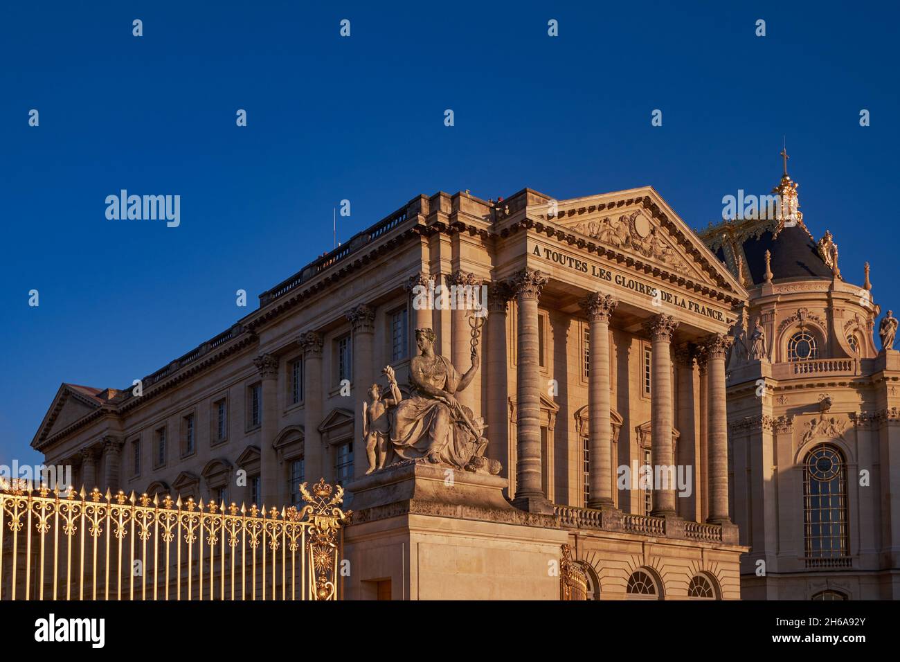 The Beautiful Facade of Chateau de Versailles (Palace of Versailles ...