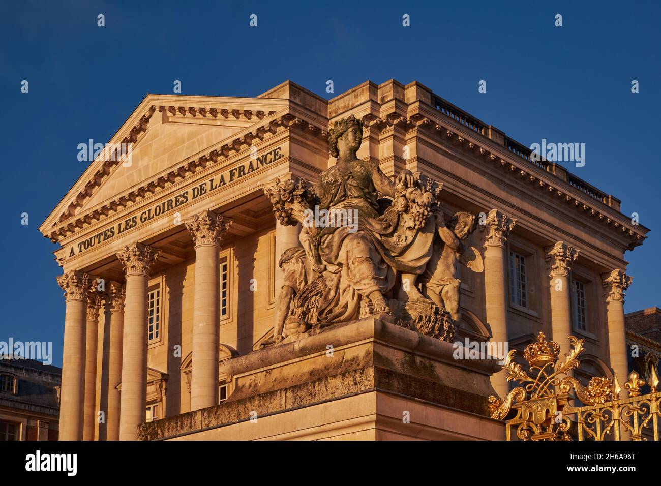 The Beautiful Facade of Chateau de Versailles (Palace of Versailles ...