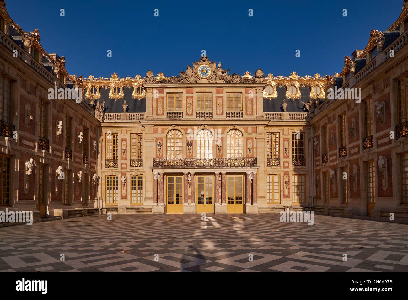 The Beautiful Facade of Chateau de Versailles (Palace of Versailles ...
