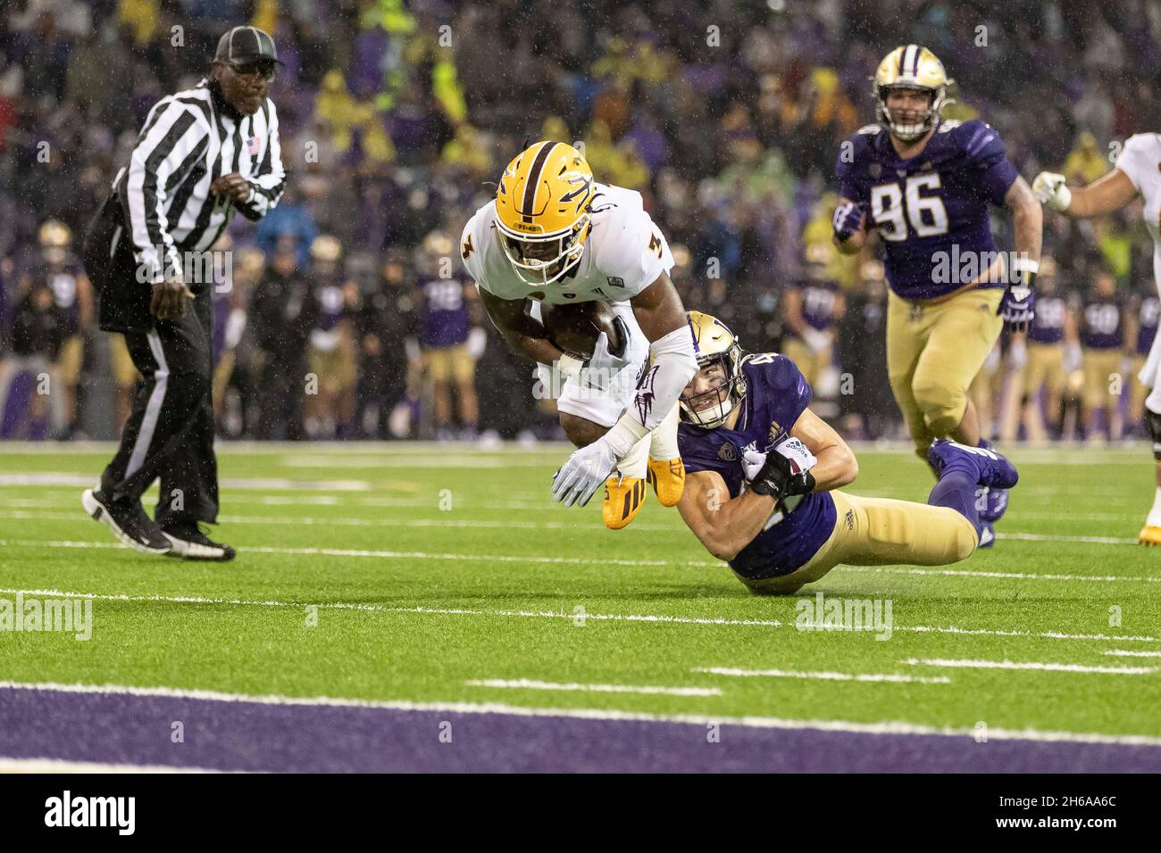 Back shots hi-res stock photography and images - Alamy