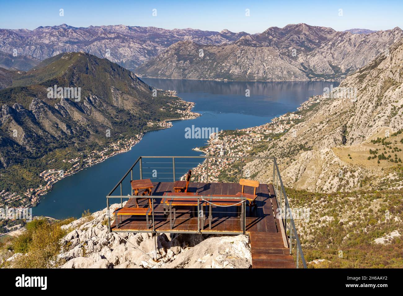 Aussichtsplattform des Restaurant Horizont mit Blick über die Bucht von ...