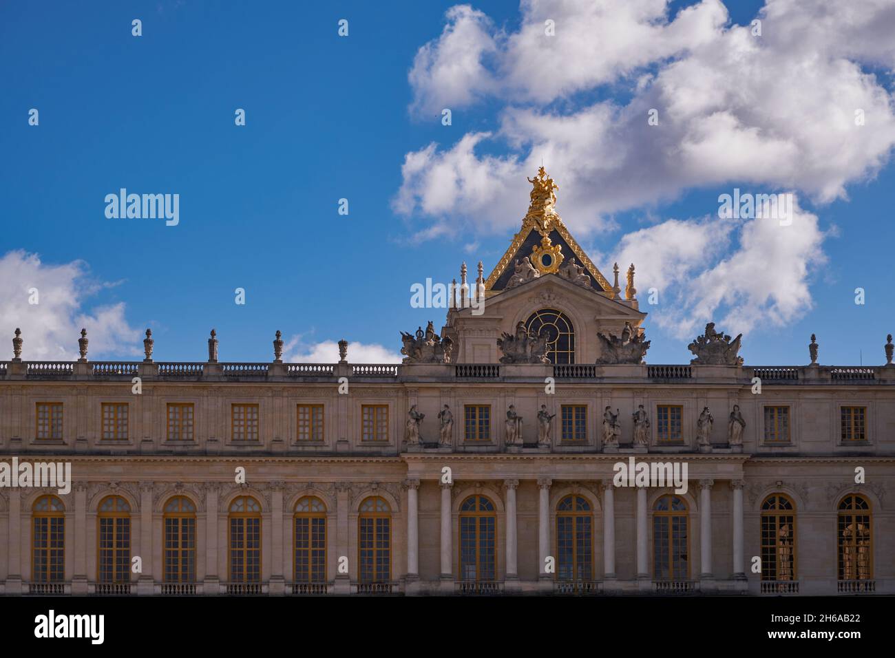 The Beautiful Facade of Chateau de Versailles (Palace of Versailles ...