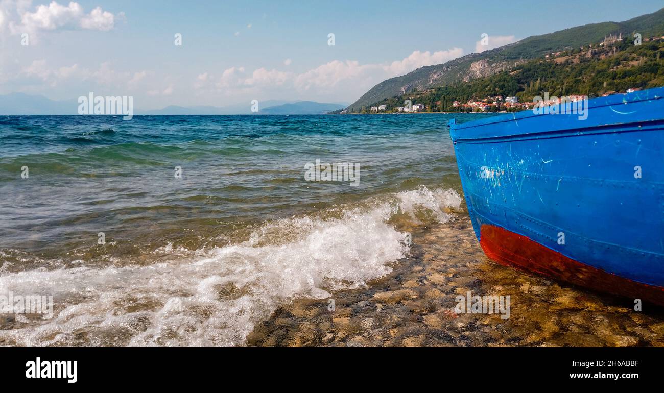 Wave hit ship hi-res stock photography and images - Alamy