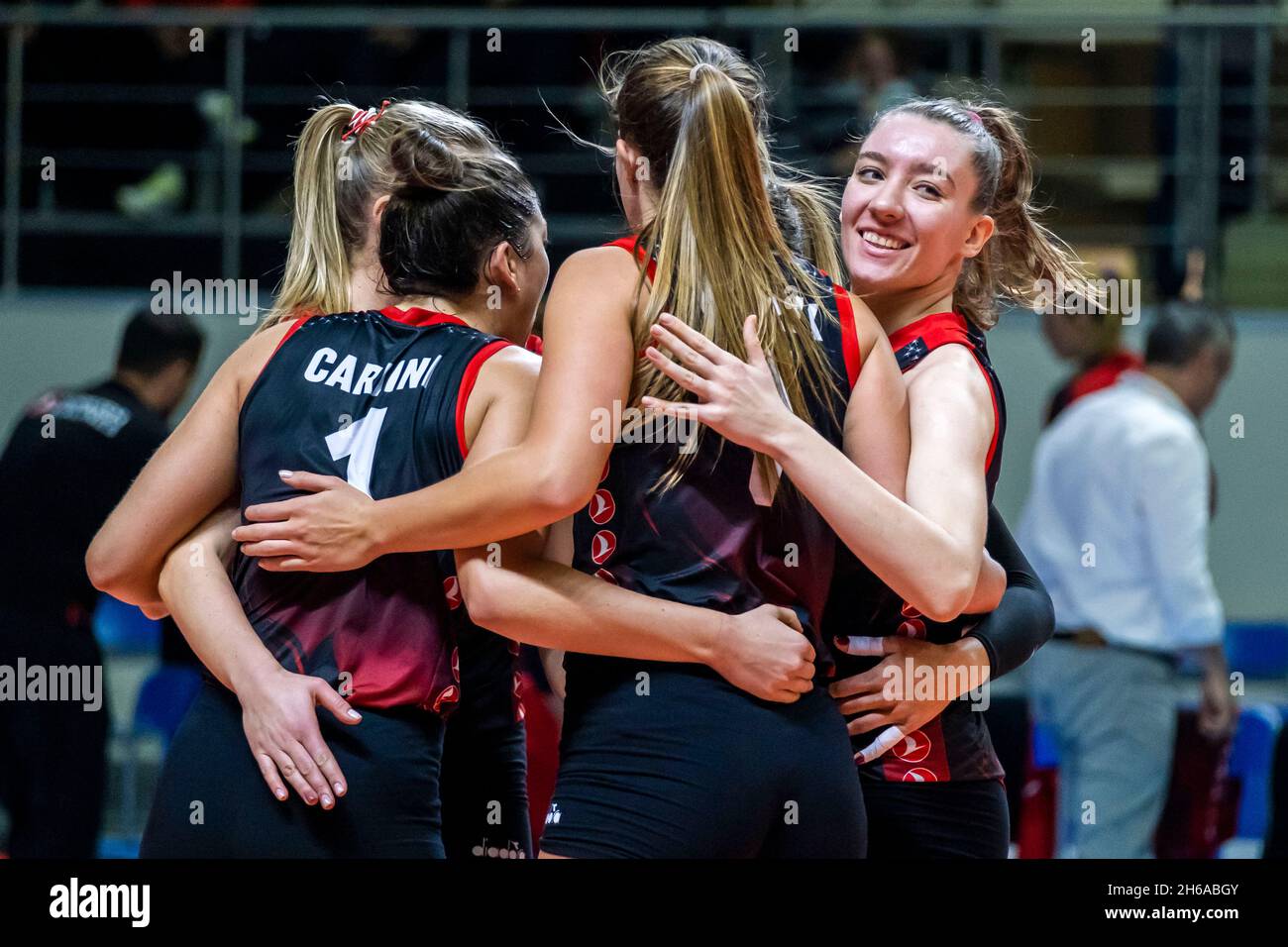 In Sultans League Turkish Airlines And Vakifbank Womens