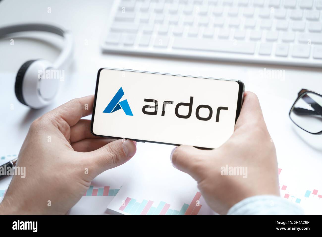Decentralized service logo hi-res stock photography and images - Alamy