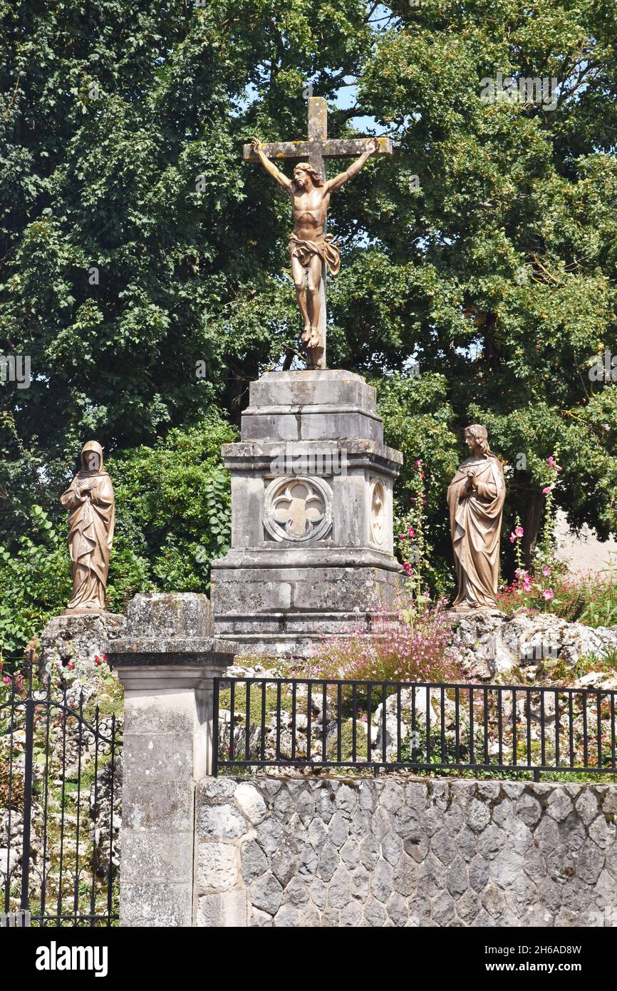Either side of the cross figures now finished in hi-res stock ...