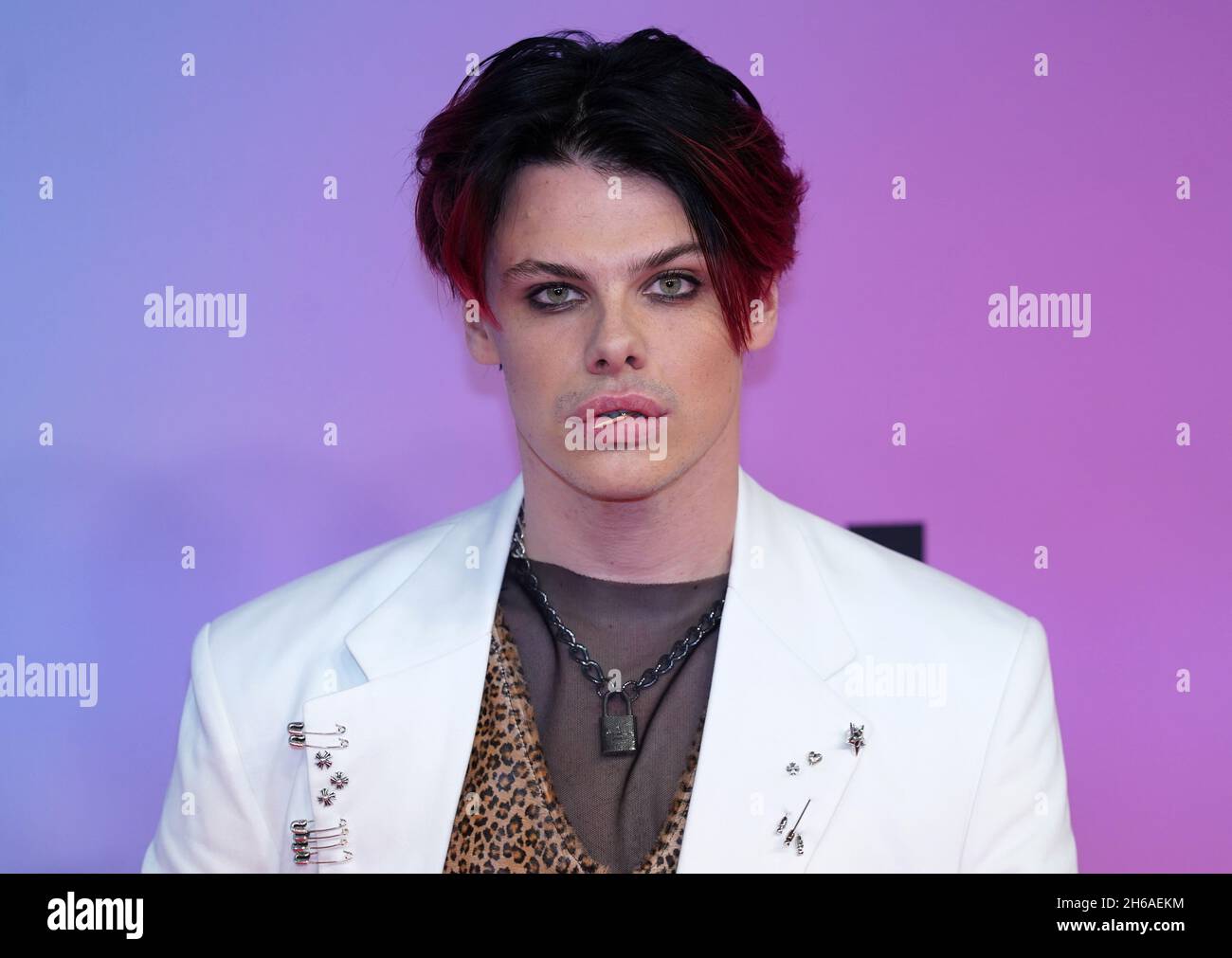 Yungblud portrait hi-res stock photography and images - Alamy
