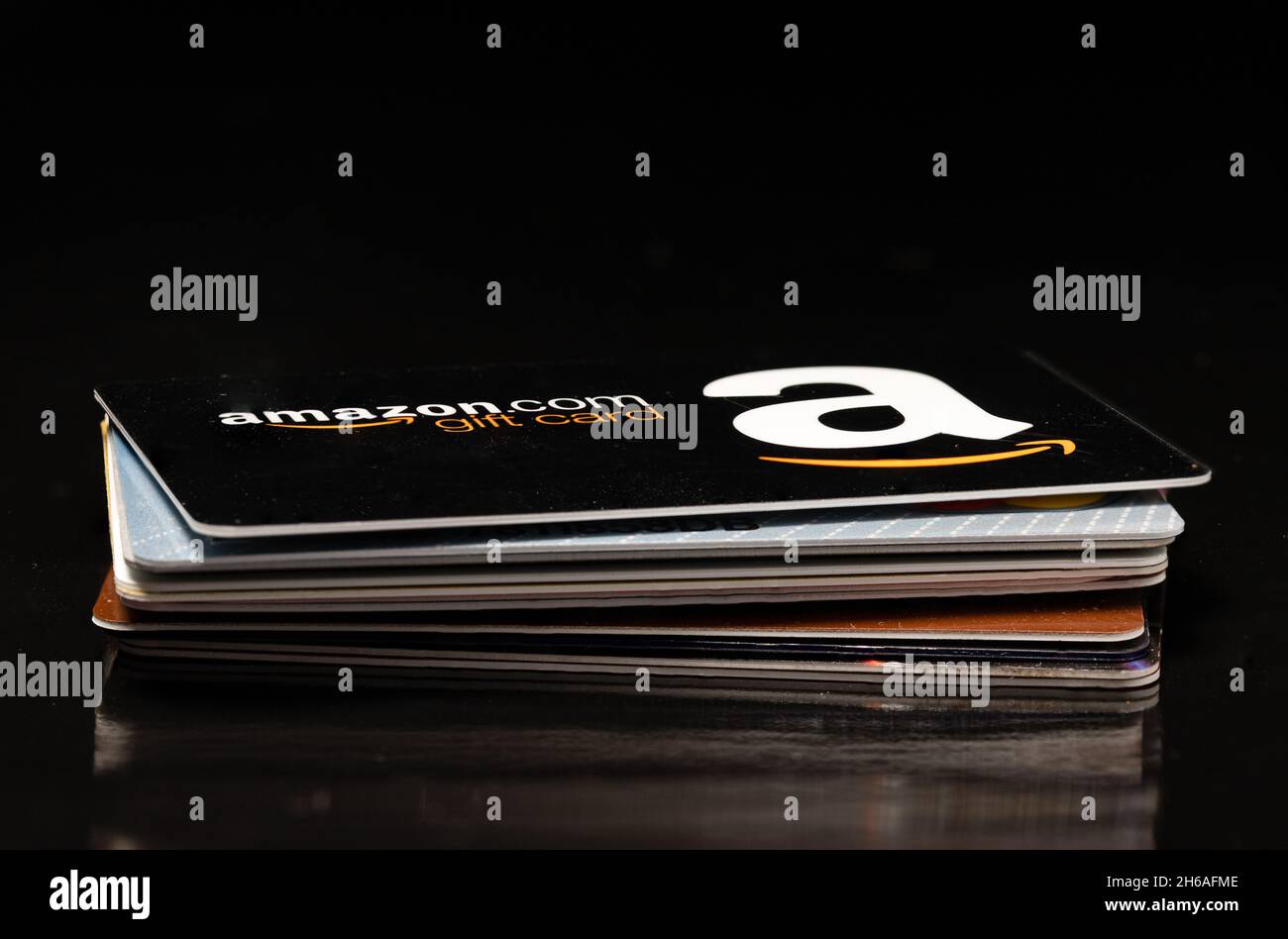 Amazon gift card stack hi-res stock photography and images - Alamy