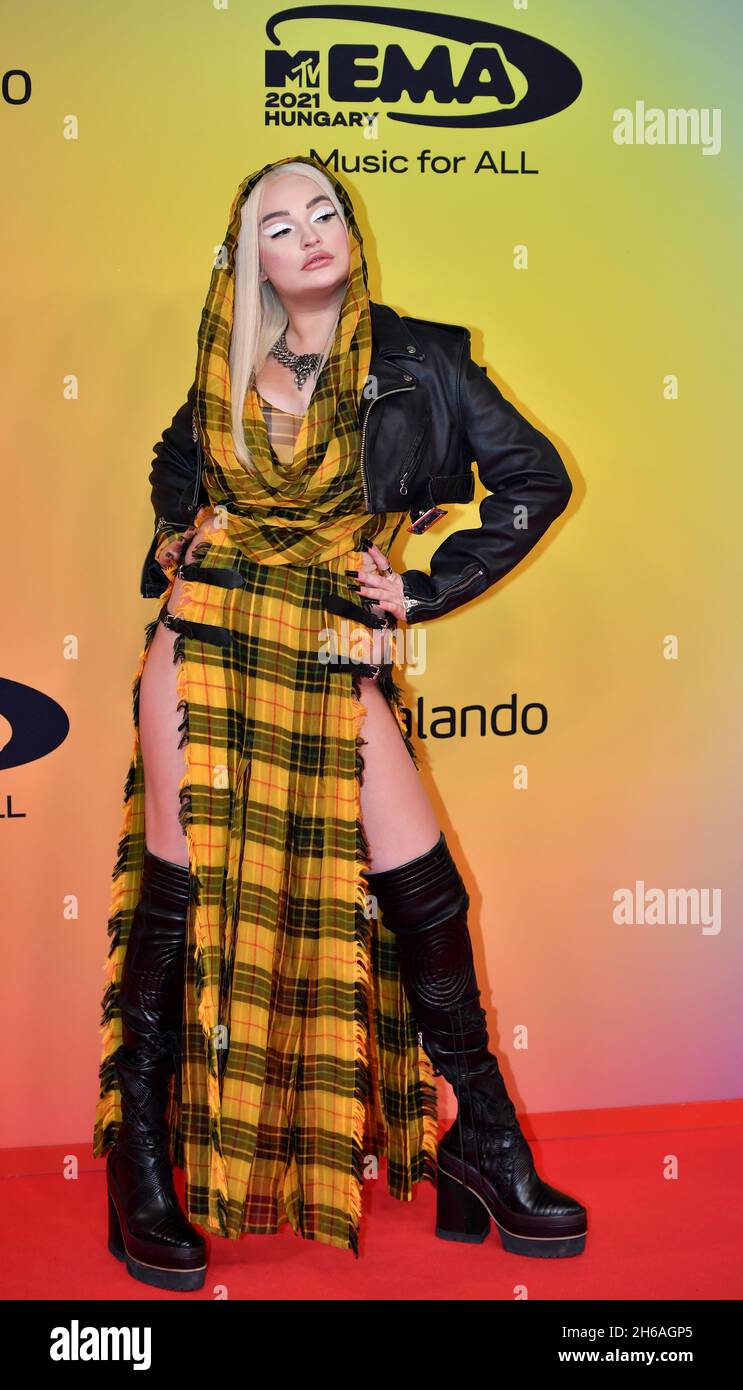 Kim petras singer hi-res stock photography and images - Alamy