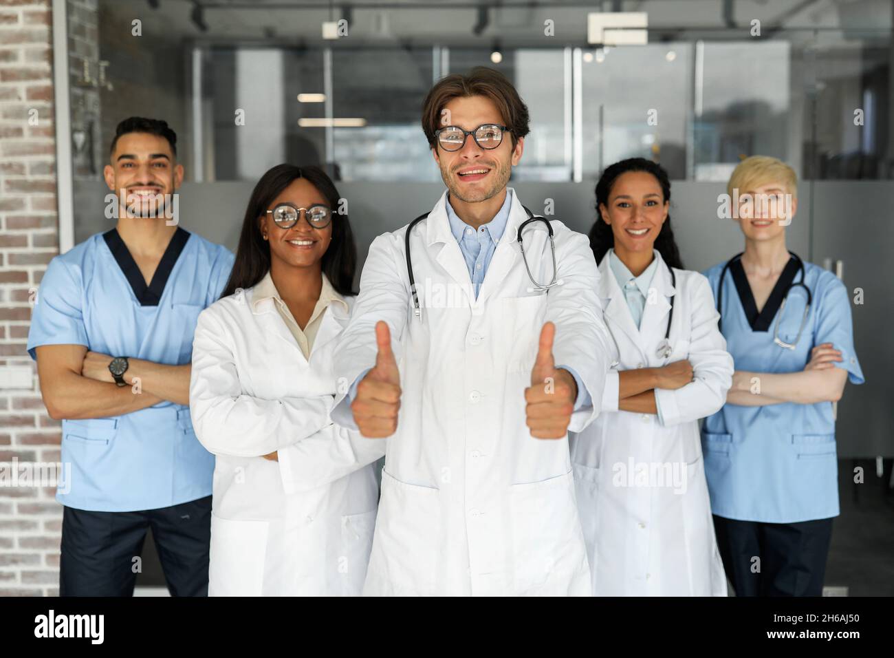 Doctors uniforms hi-res stock photography and images - Alamy